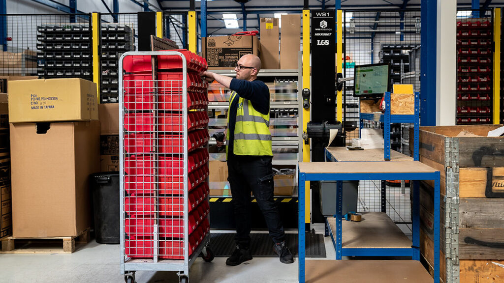 What do warehouse operatives do in a robotic led warehouse ...