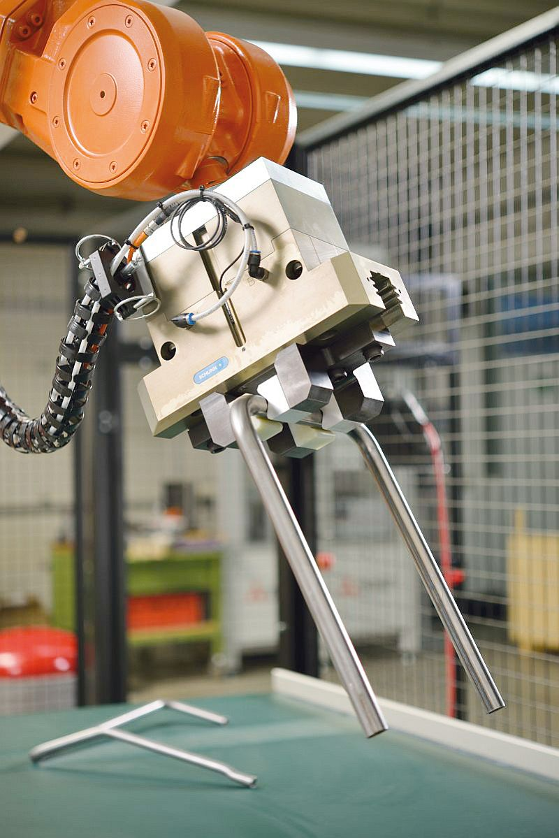 Flexible ROBOTRAX cable carrier system for reliable automation ...